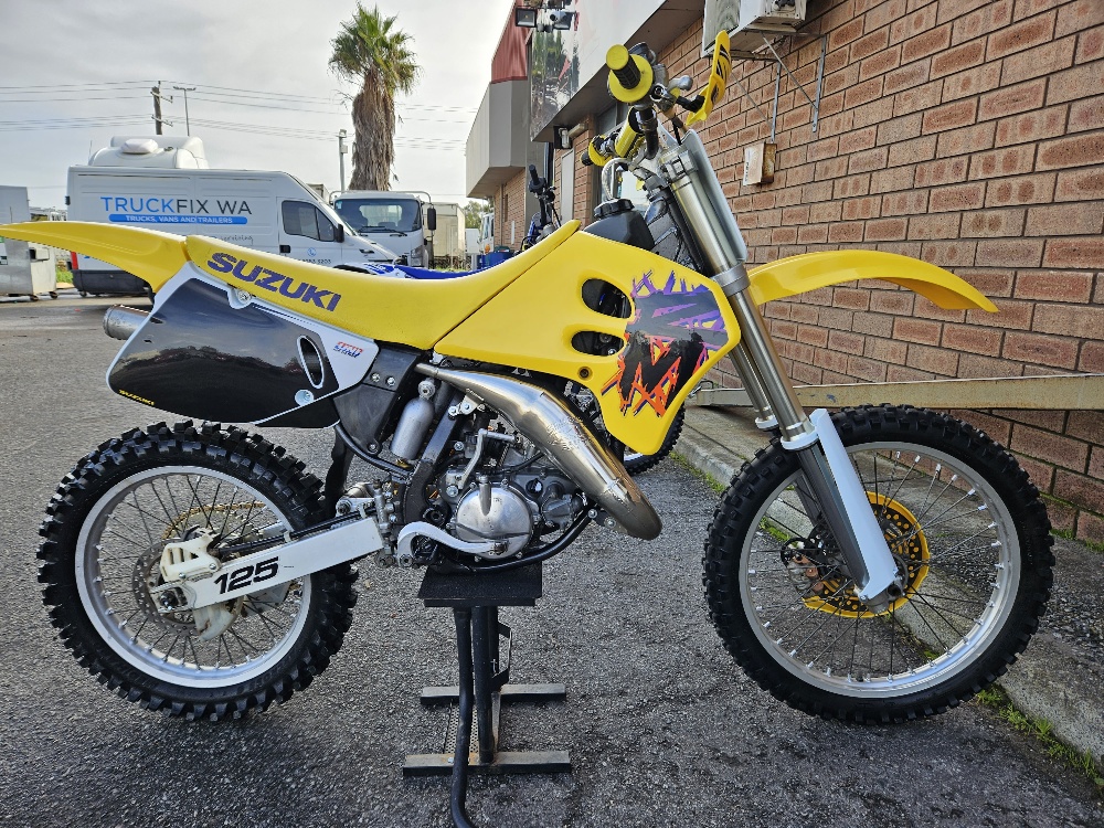 1994 SUZUKI RM125 MOTOCROSS - JBMD5262437 - JUST BIKES